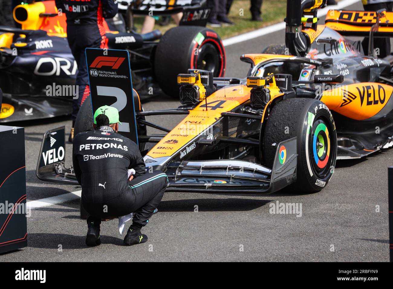HAMILTON Lewis (gbr), Mercedes AMG F1 Team W14, portrait looking at the ...