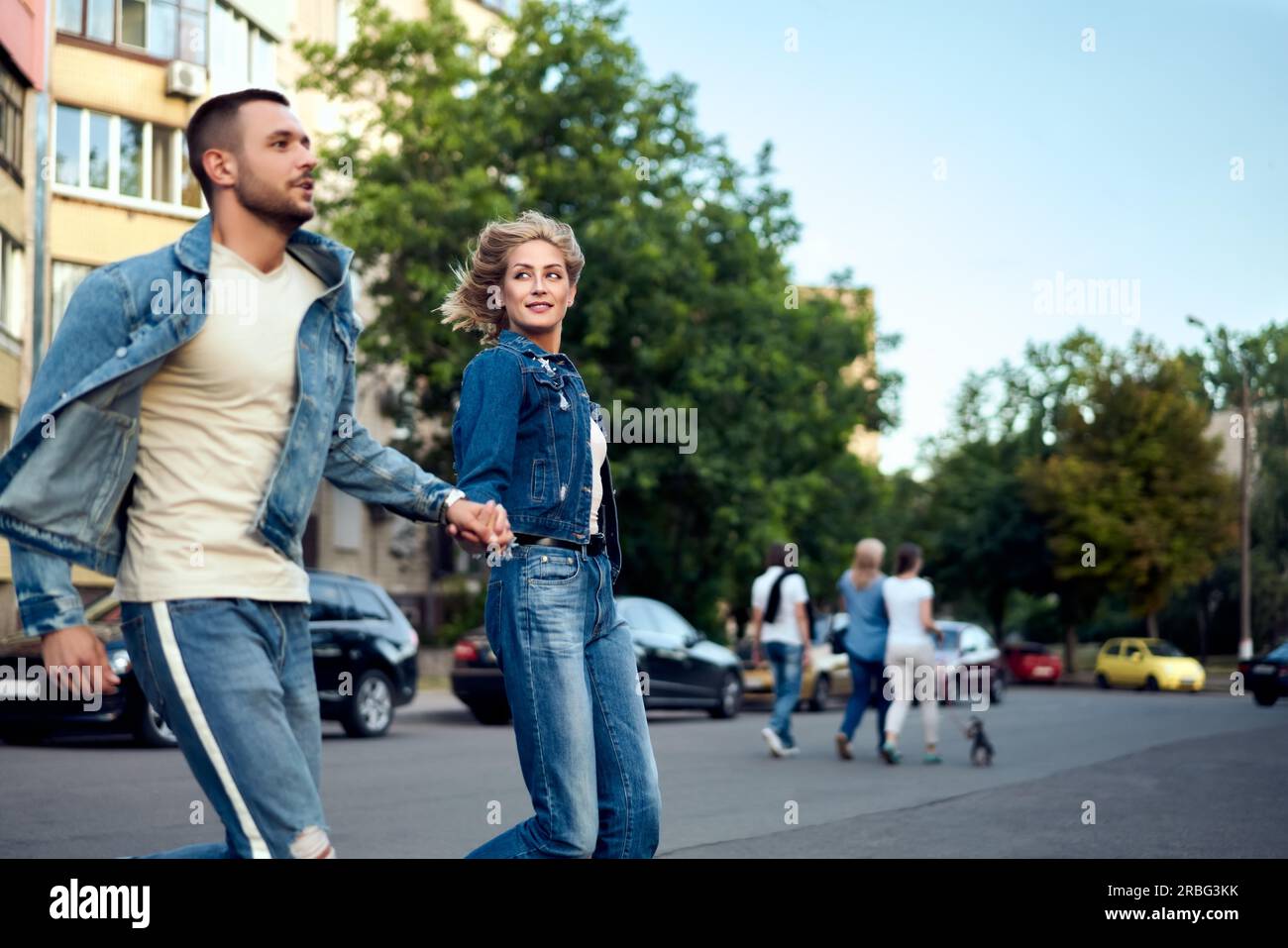 Family walking street crosswalk hi-res stock photography and images - Alamy
