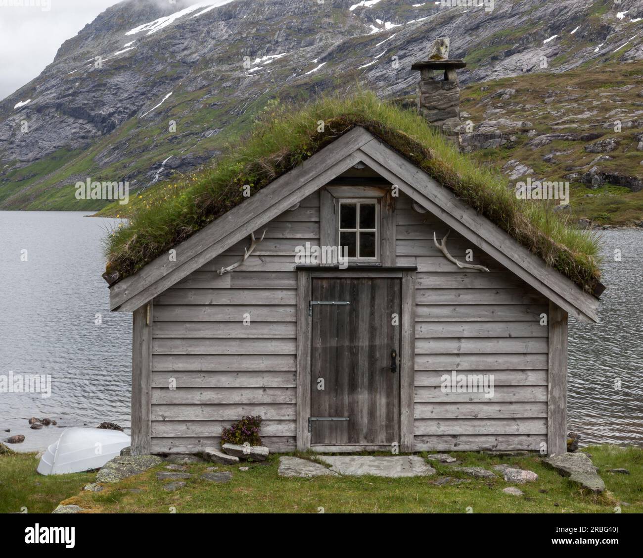 Norwegian hut. Shepherd house on the bank of a lake in Norway Stock ...