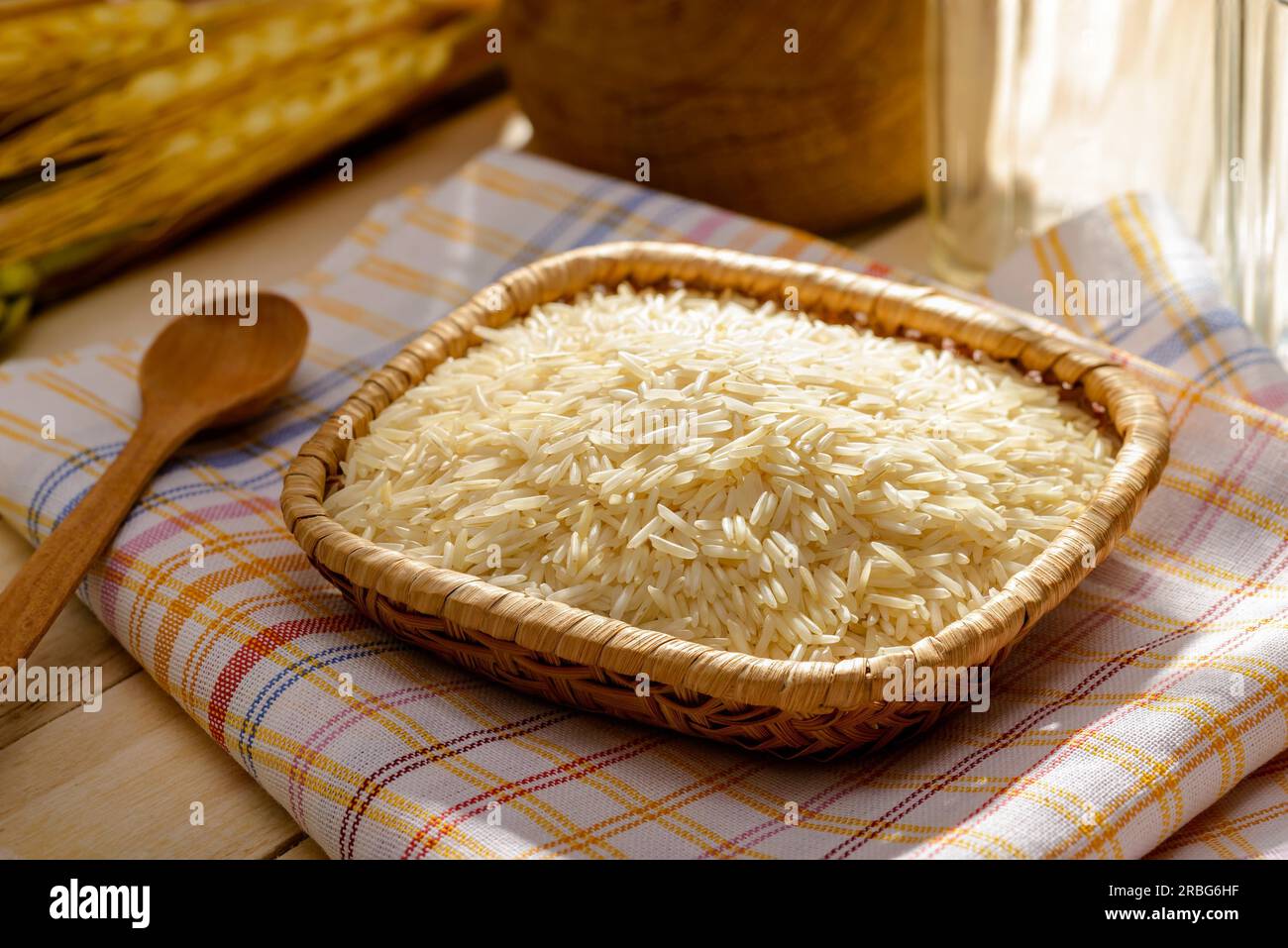 Extra long rice hi-res stock photography and images - Alamy