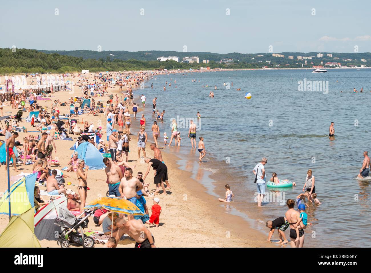 Hot weather beach hi-res stock photography and images - Alamy