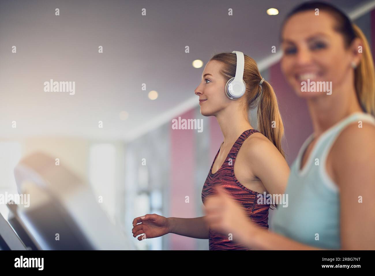 Person on treadmill profile view hi-res stock photography and images ...