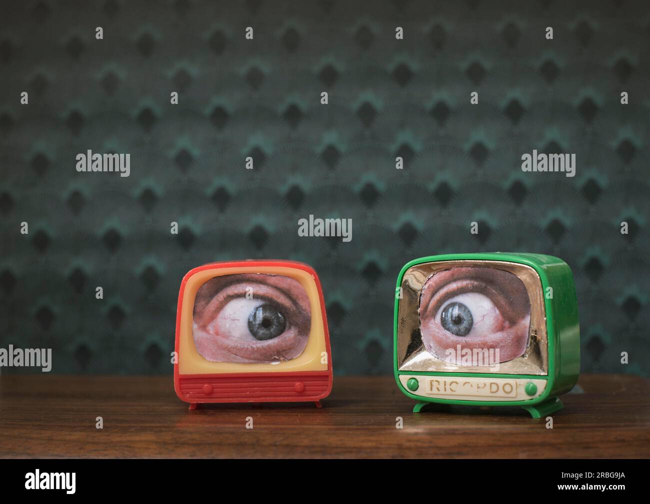 Watching 60s hi-res stock photography and images - Alamy