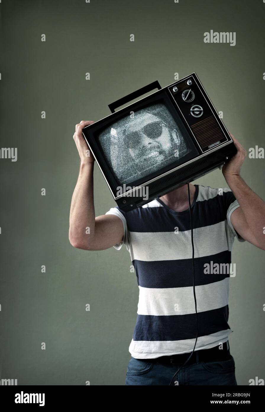 Destroyed face hi-res stock photography and images - Alamy