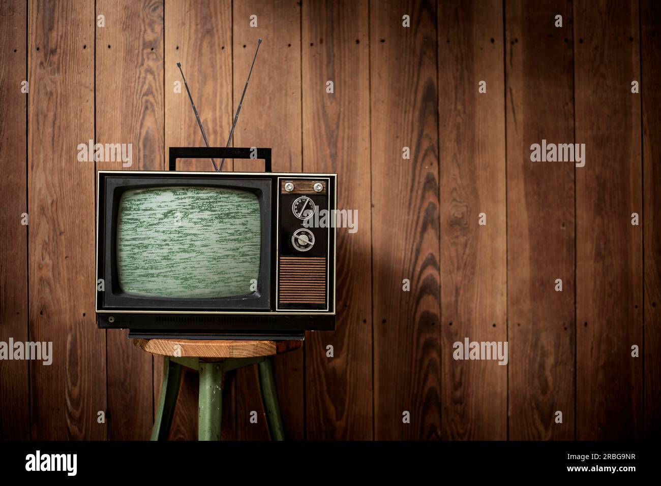 Old tv modern tv hi-res stock photography and images - Alamy