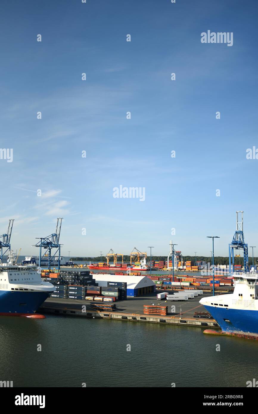 Delivery port hi-res stock photography and images - Alamy