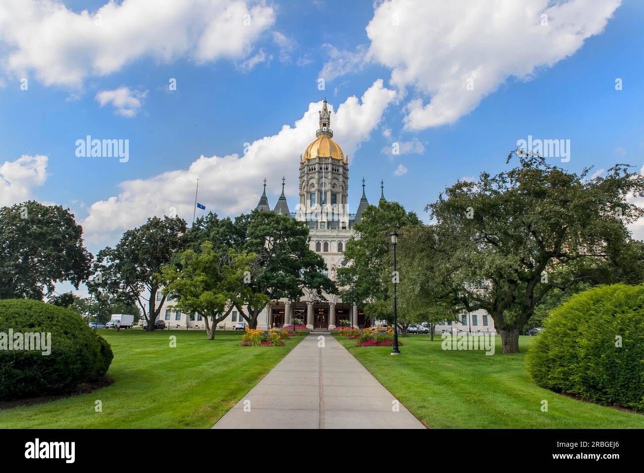 The Connecticut State Capitol building houses the Connecticut General ...