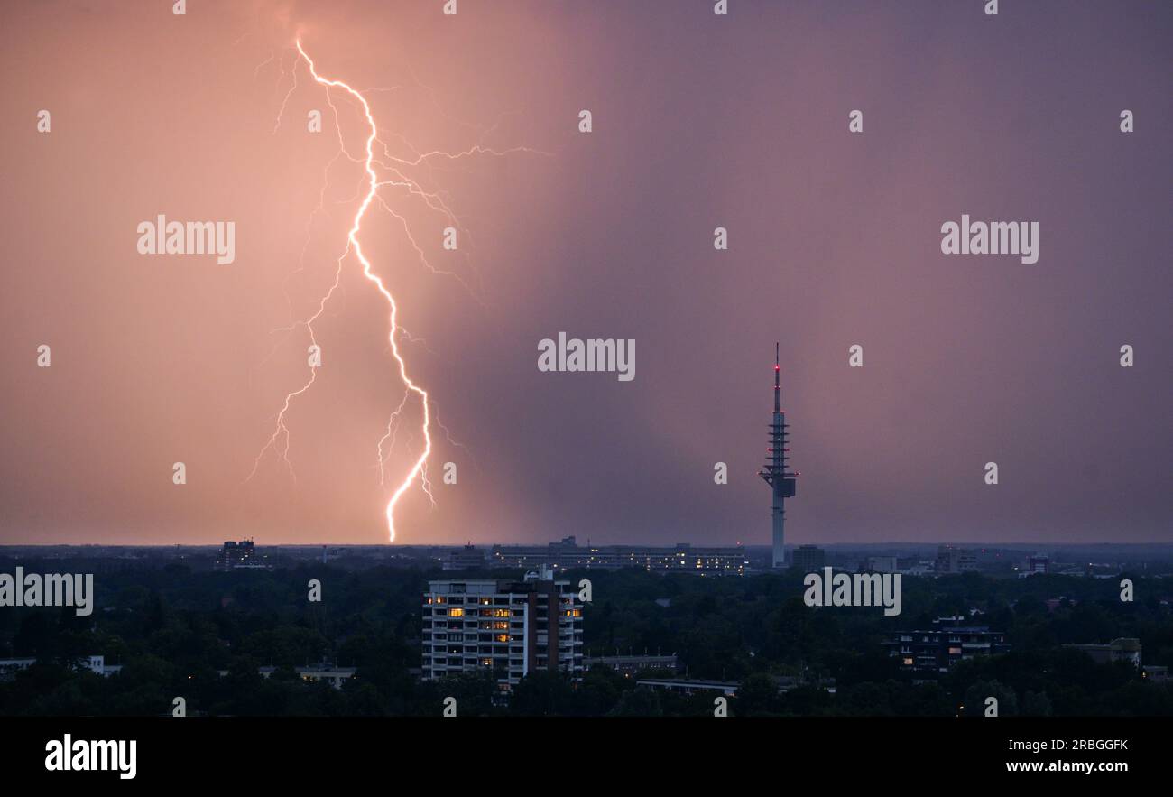 Telemax telecommunications tower hi-res stock photography and images ...