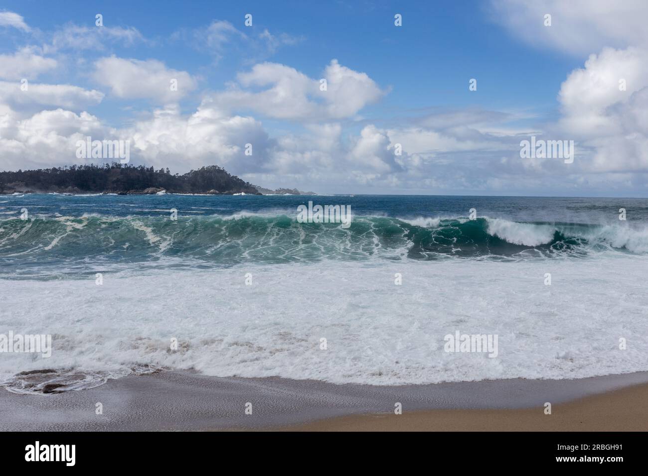Big waves on the Pacific ocean Stock Photo - Alamy