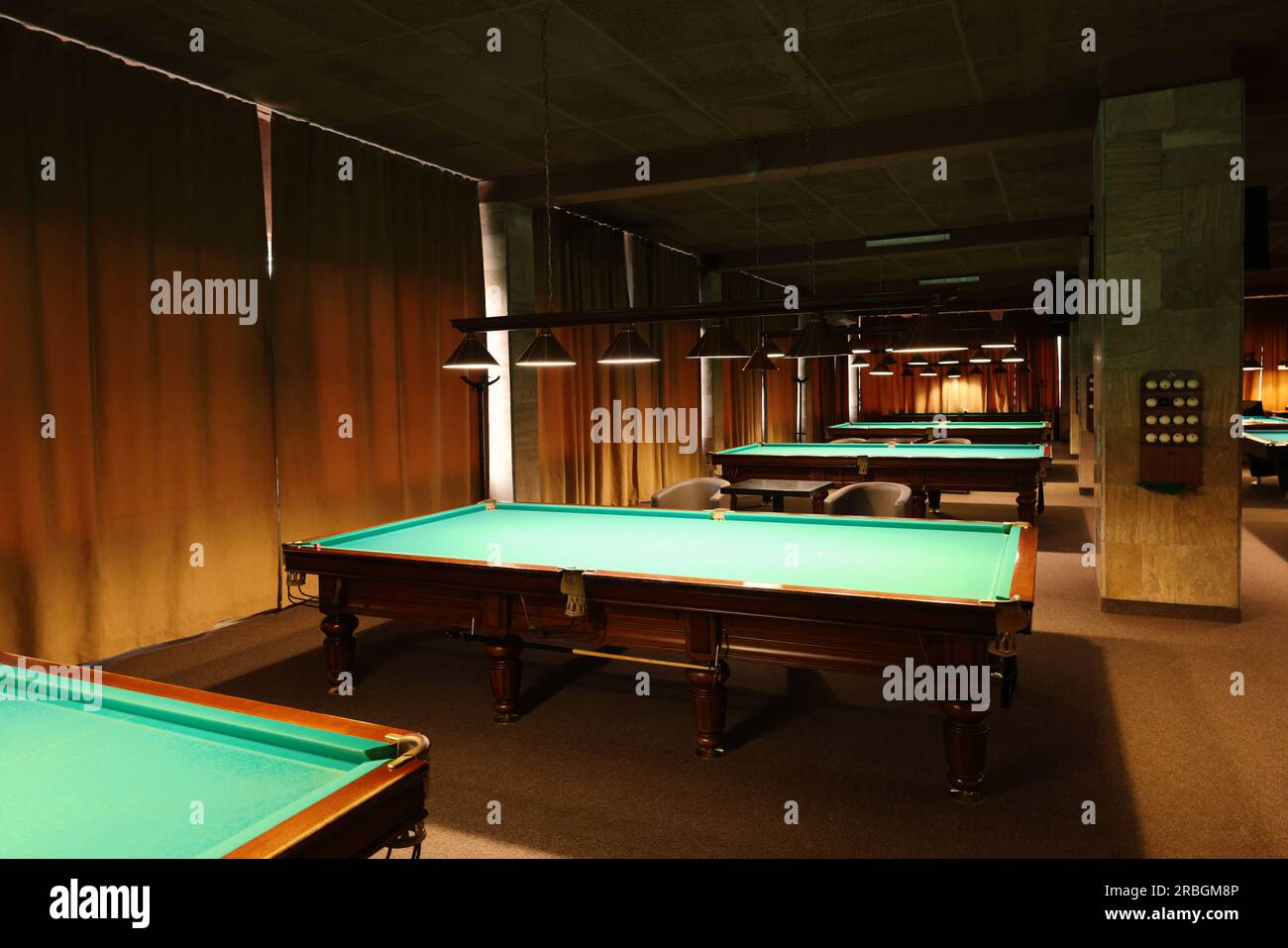 Empty green billiard tables hi-res stock photography and images - Alamy