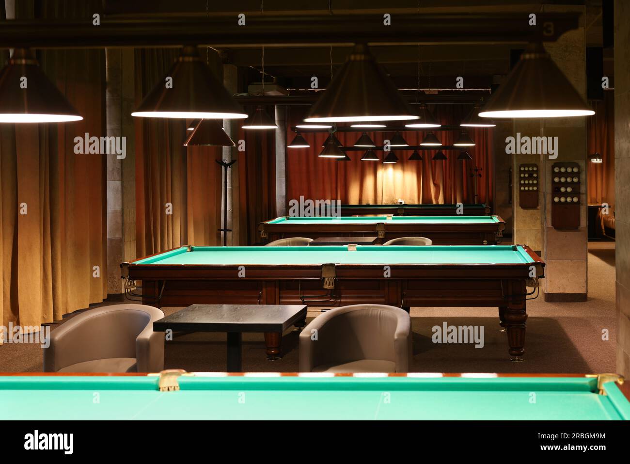 Empty green billiard tables hi-res stock photography and images - Alamy