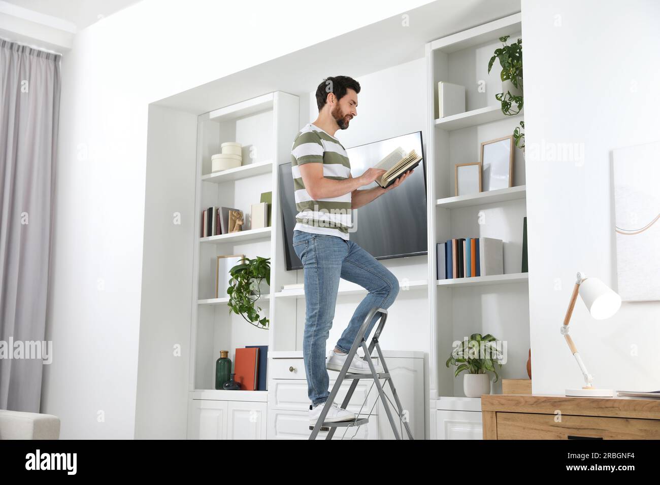 Read book ladder hi-res stock photography and images - Alamy