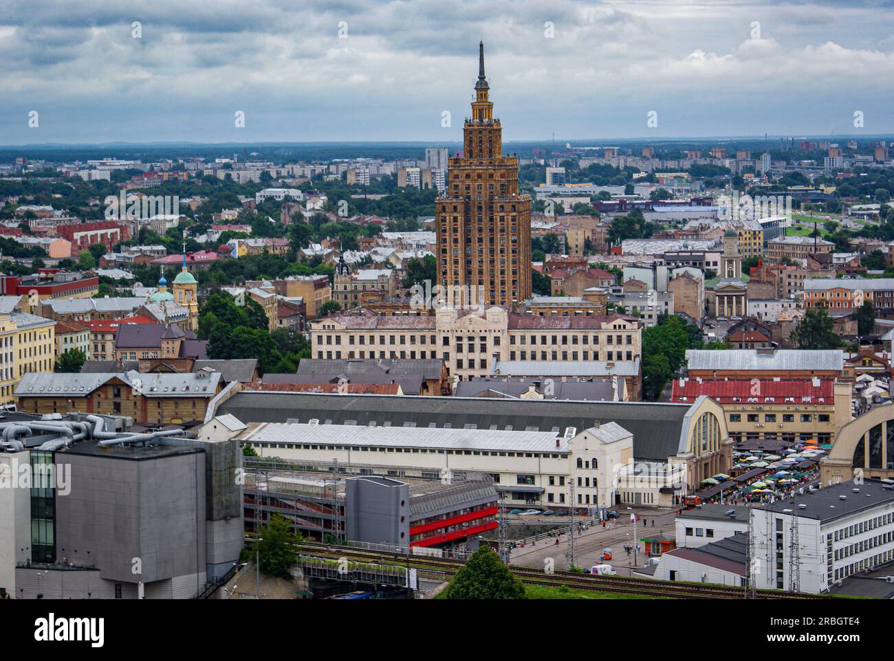Metropolis neighbourhood daytime hi-res stock photography and images ...