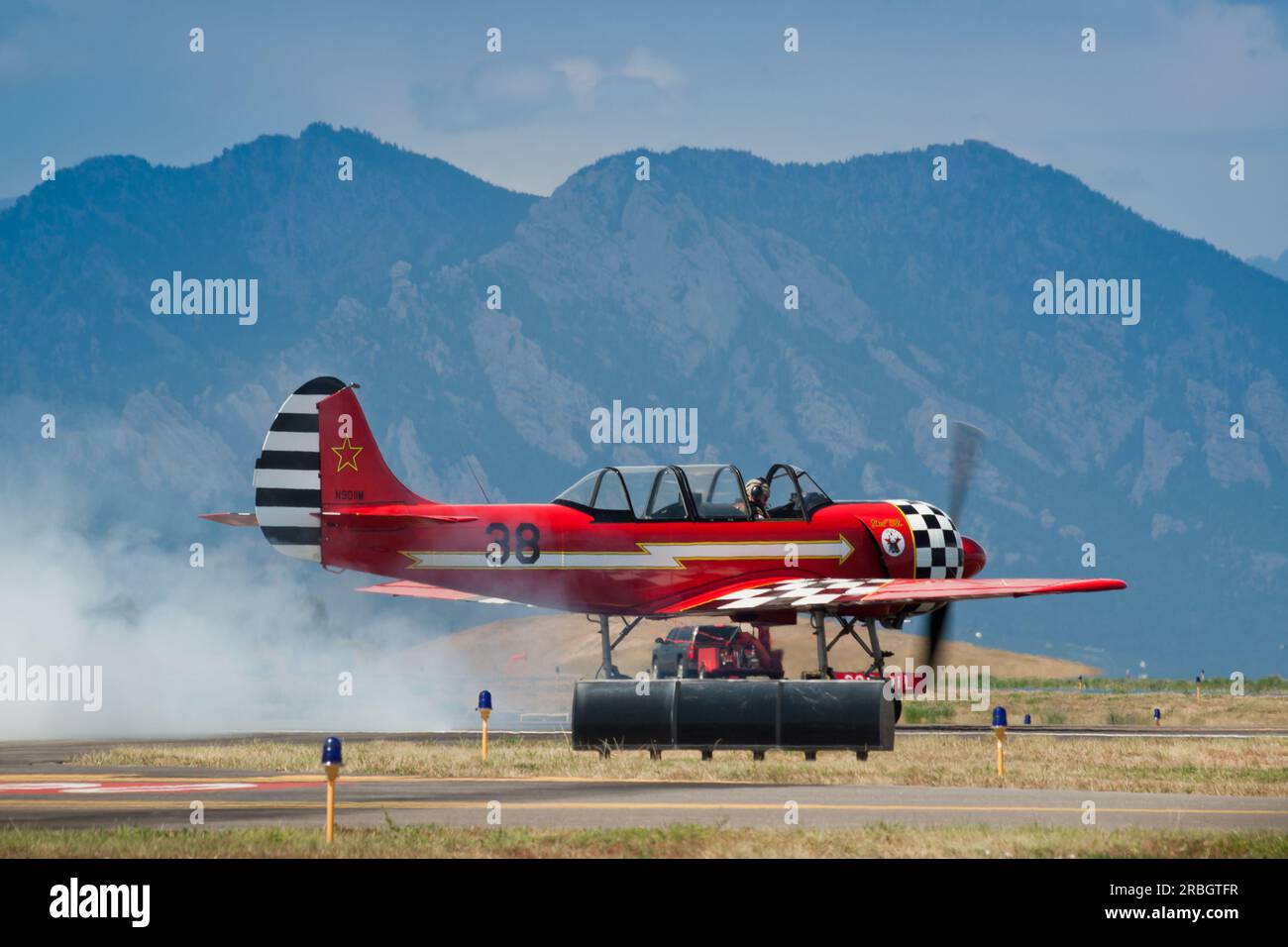 Vintage airplane smoking hi-res stock photography and images - Alamy