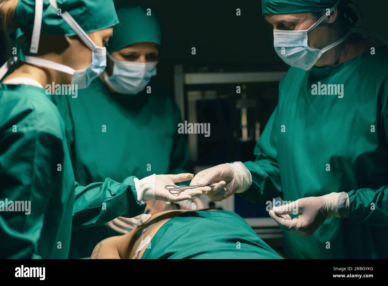 Medical team performing surgery in operation room Stock Photo - Alamy