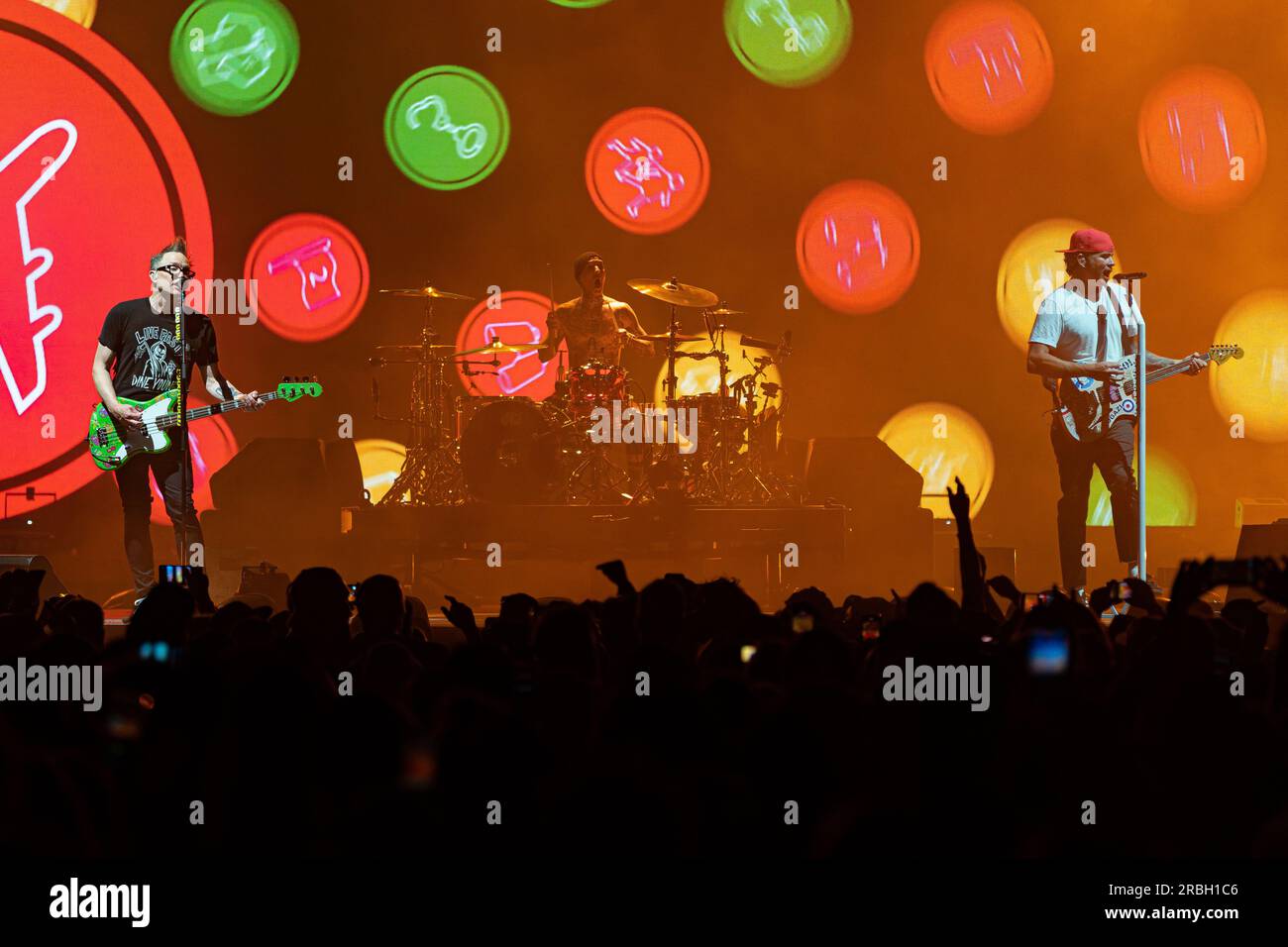 Tom Delonge Performing Hi Res Stock Photography And Images Alamy