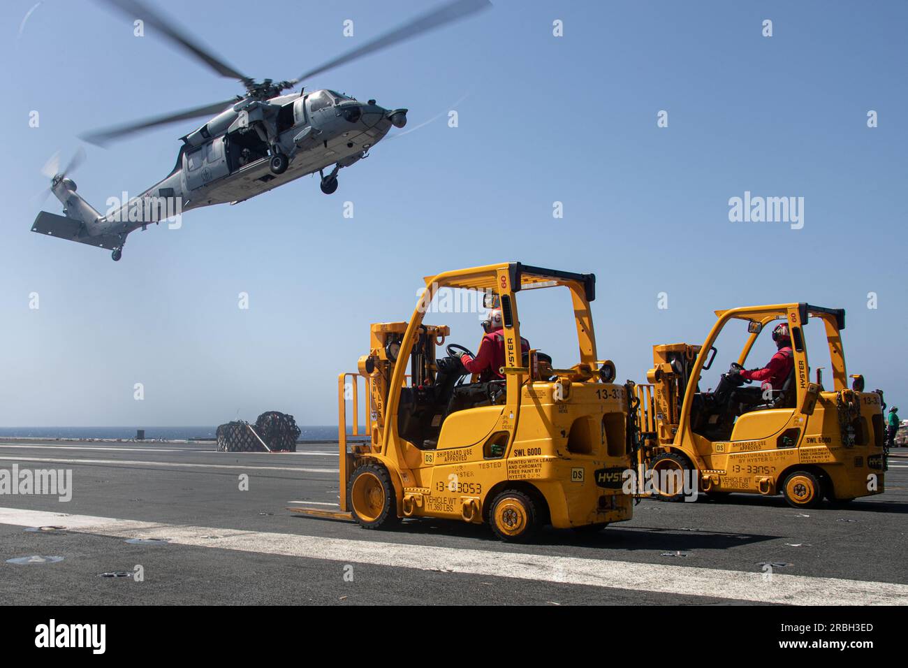 An MH-60S Sea Hawk, attached to the ÒTridentsÓ of Helicopter Sea Combat ...