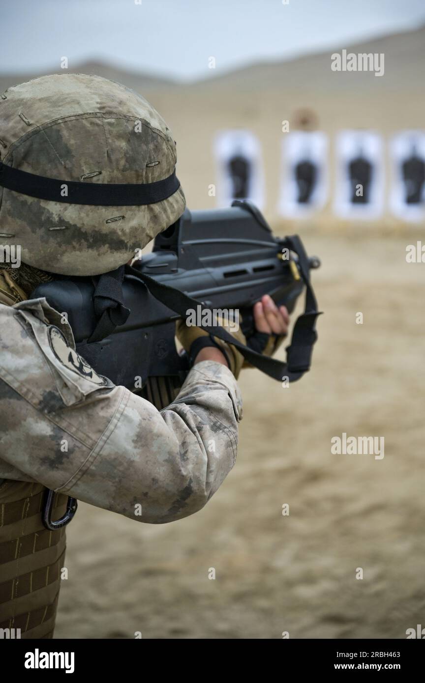 U.S. Marines from the 4th Combat Engineer Battalion, 4th Marine ...