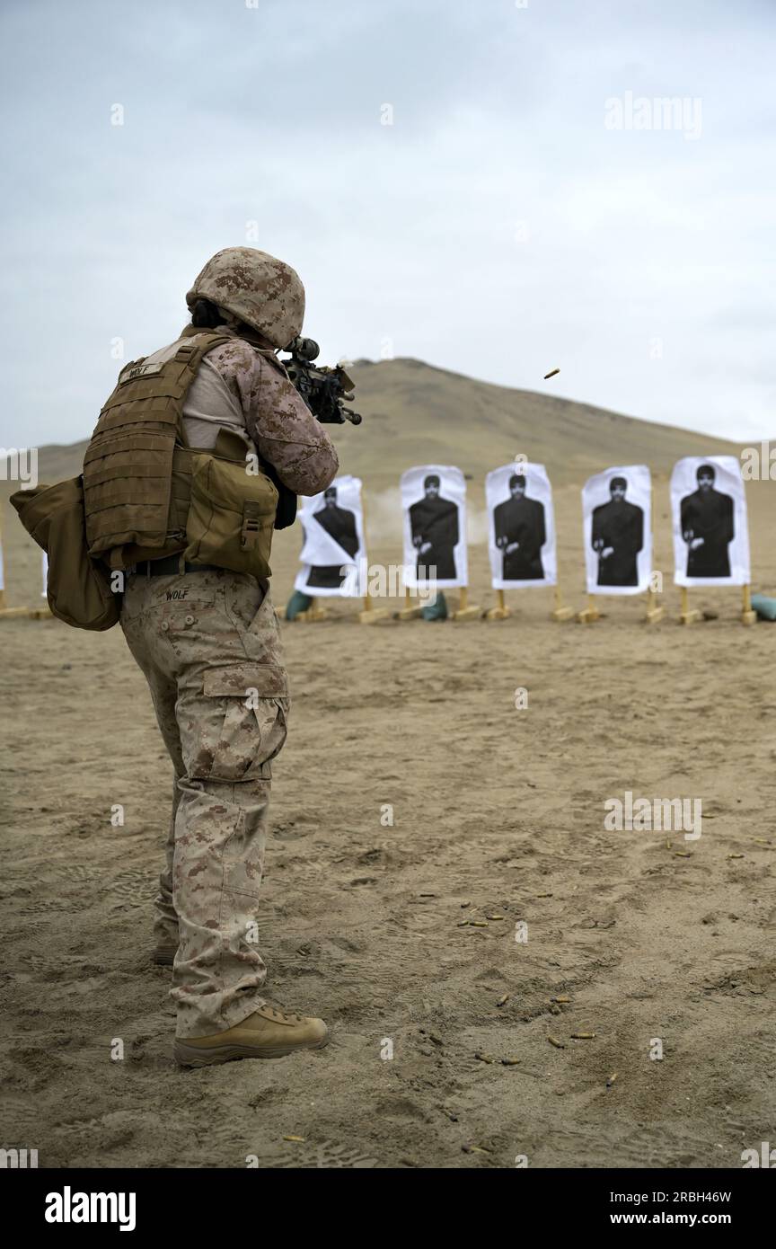 U.S. Marines from the 4th Combat Engineer Battalion, 4th Marine ...