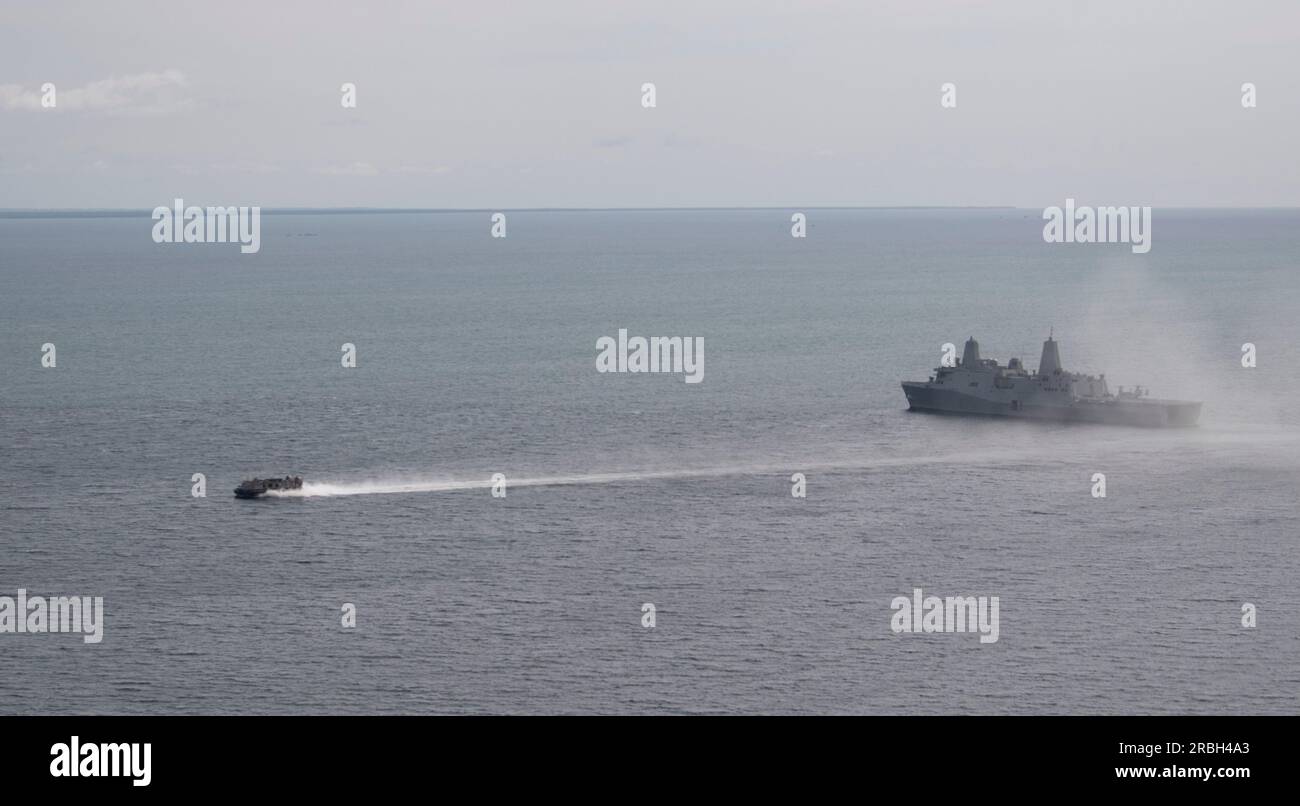 Uss san antonio conducts hi-res stock photography and images - Alamy