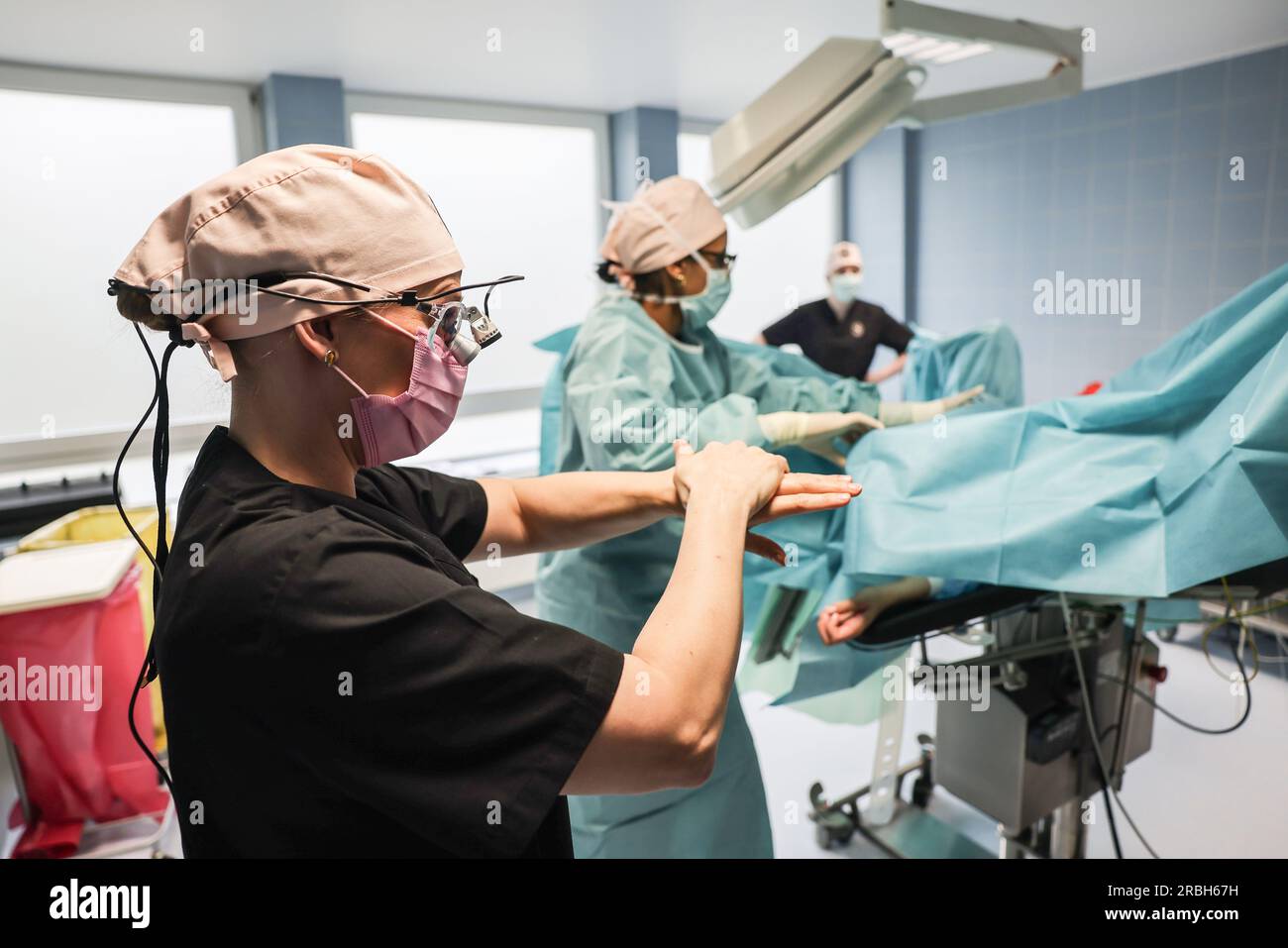 Intimate correction hi-res stock photography and images - Alamy