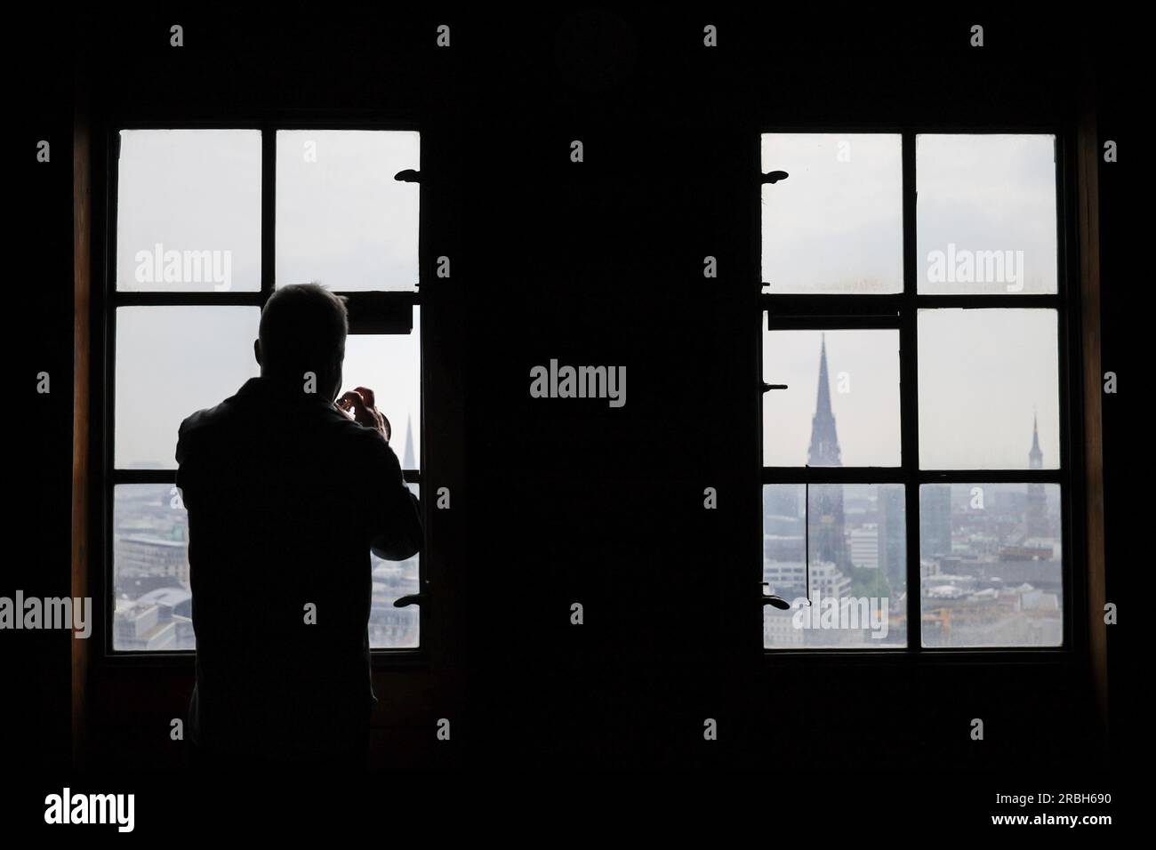 Bugler in a window hi-res stock photography and images - Alamy