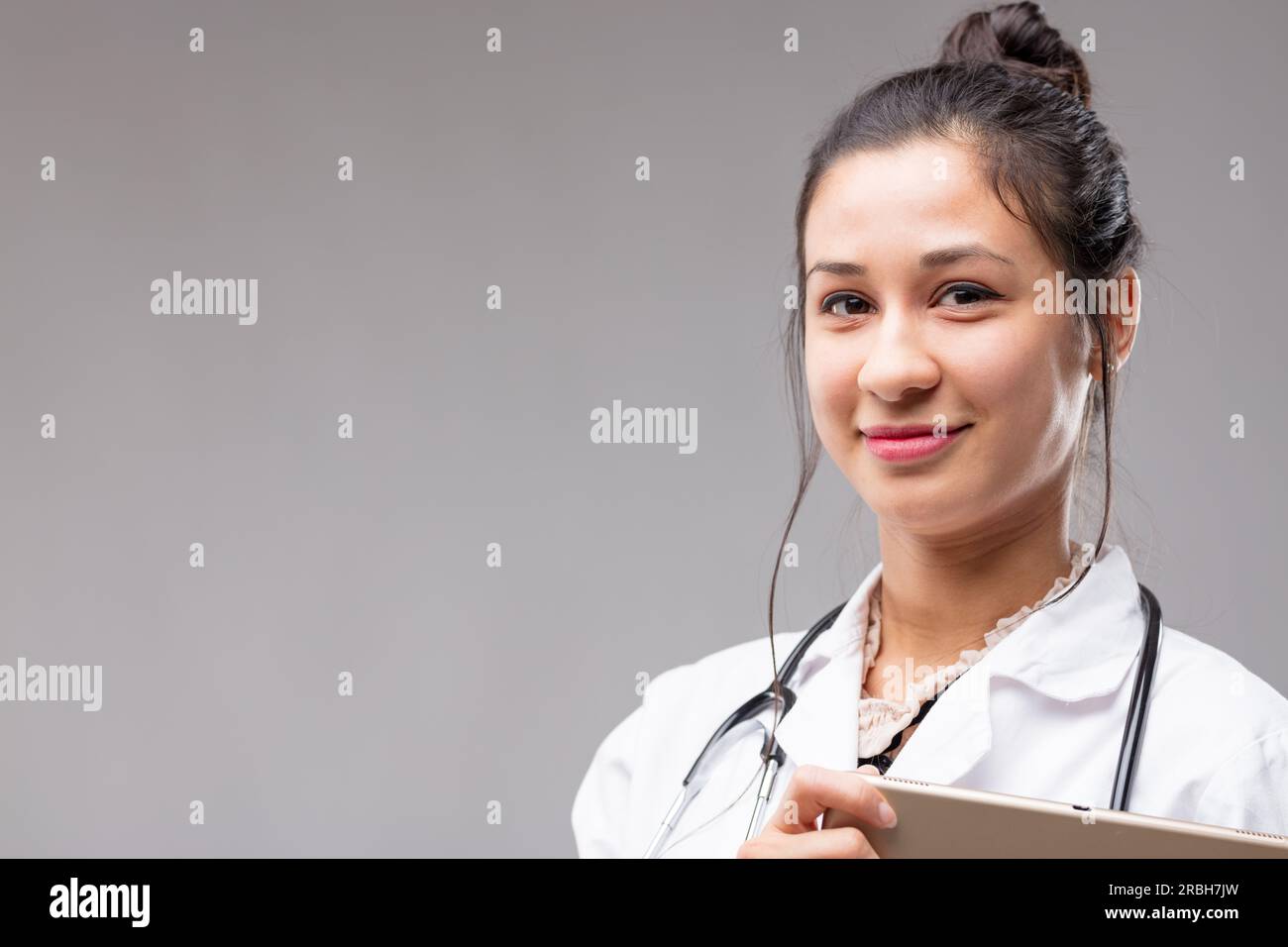 Doctor filipino hi-res stock photography and images - Alamy