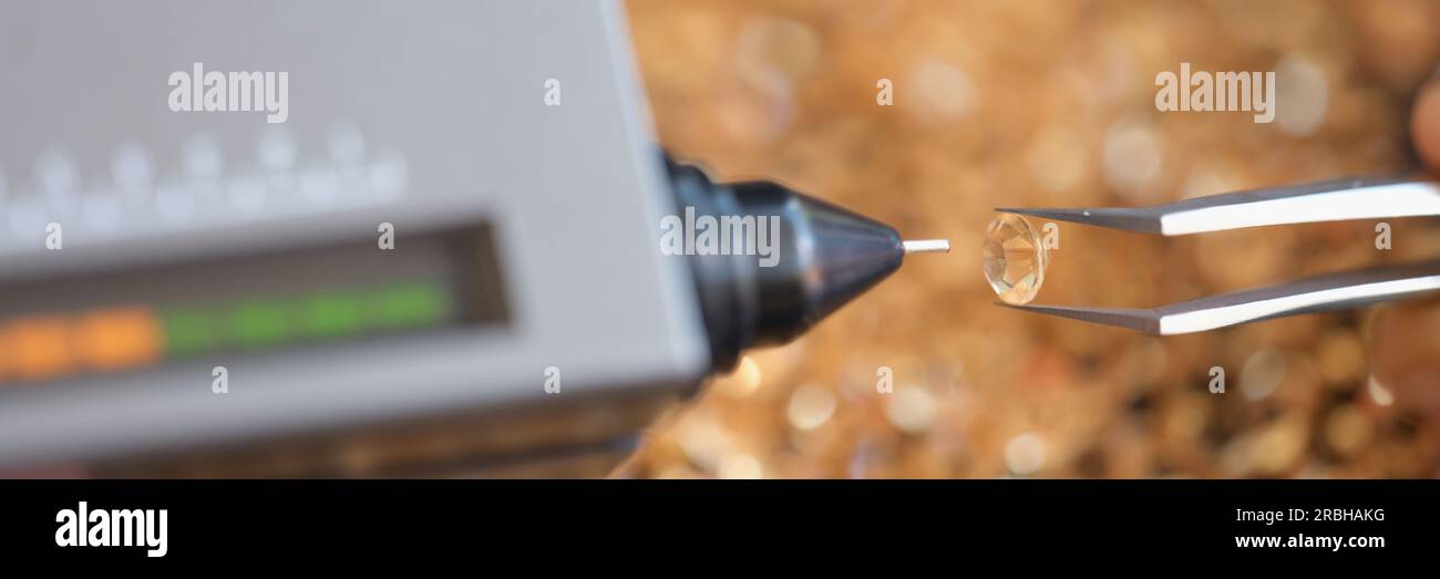 Real diamond test hi-res stock photography and images - Alamy