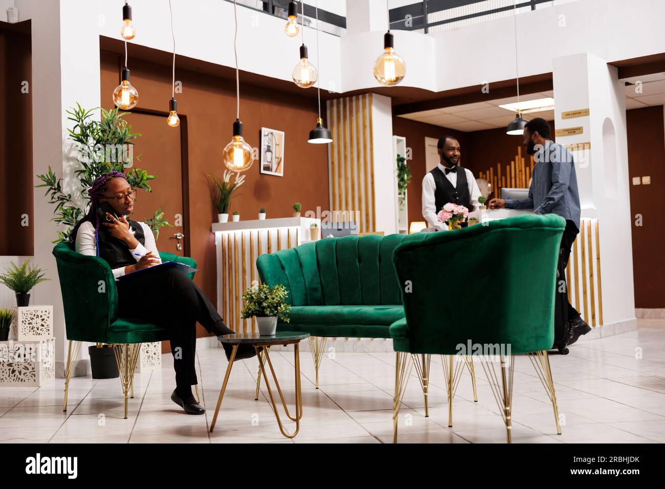 African manager talking receptionist hi-res stock photography and ...