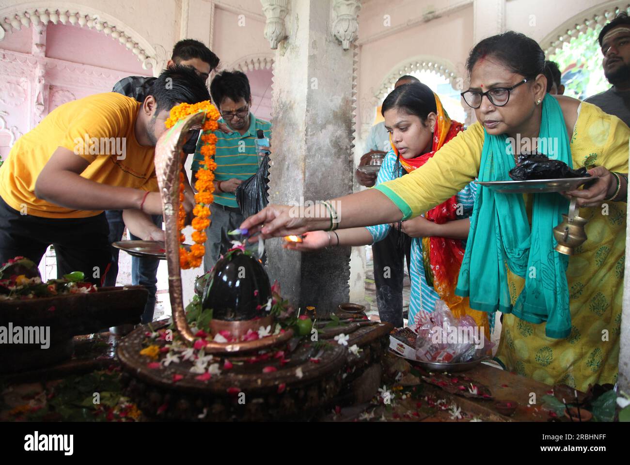 Prayagraj, India. 10/07/2023, Indian devotees worship and offer ganga ...