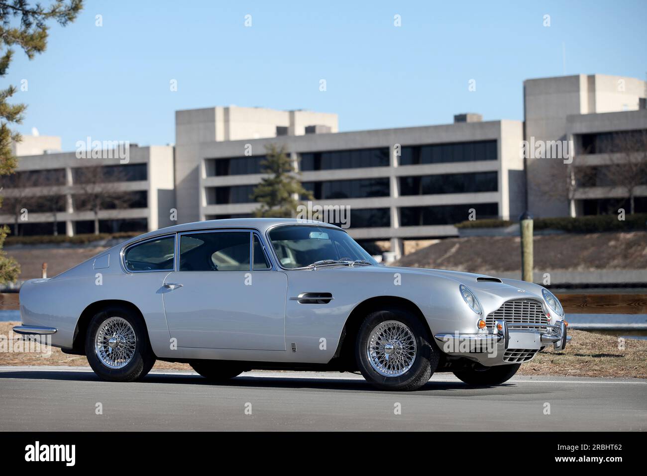 A silver Aston Martin DB6 Stock Photo - Alamy