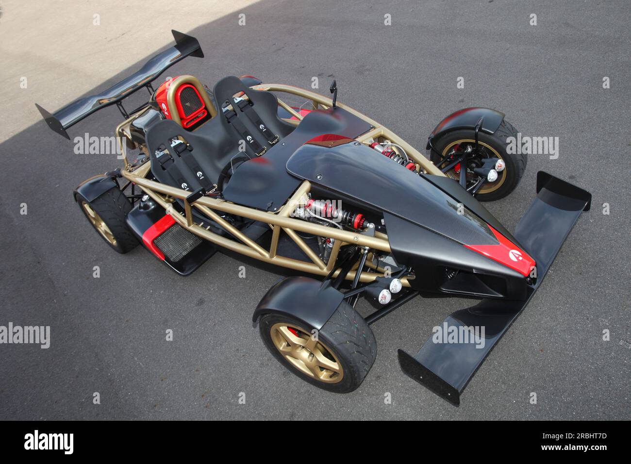 Car skeleton hi-res stock photography and images - Alamy