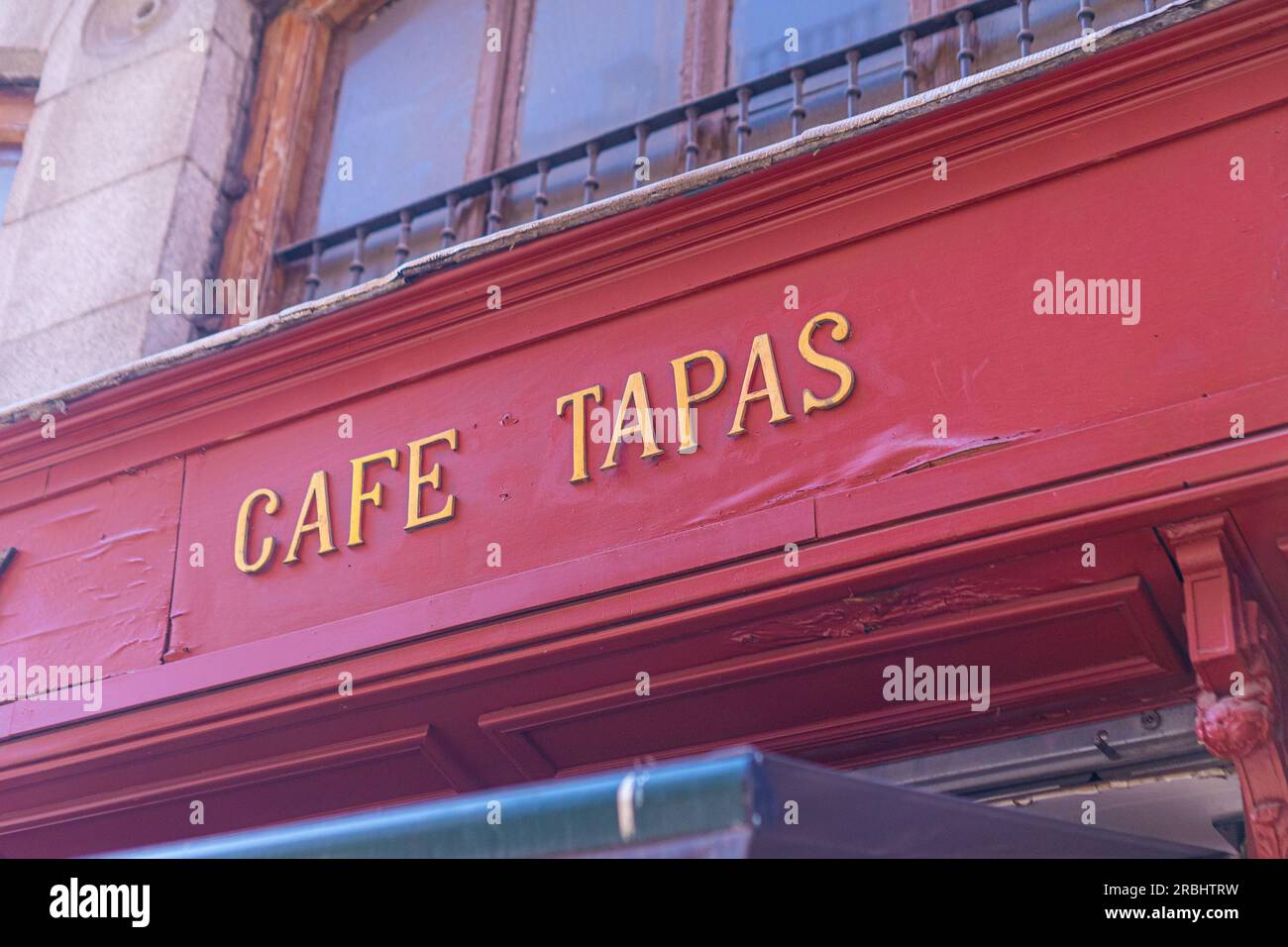 Traditional spanish bistro restaurant hi-res stock photography and ...