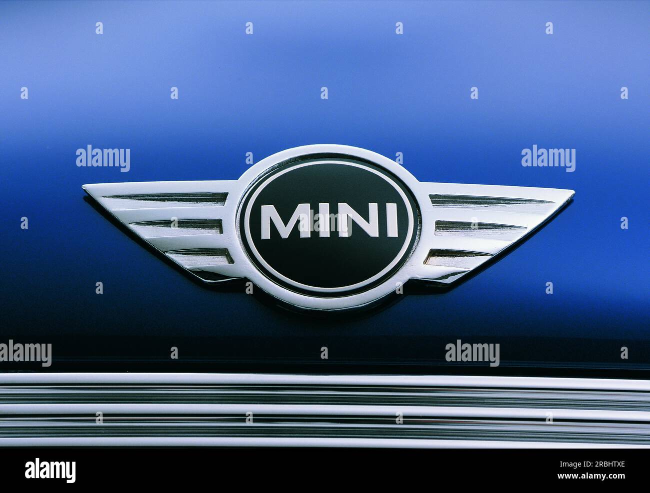 Mini cooper badge hi-res stock photography and images - Alamy