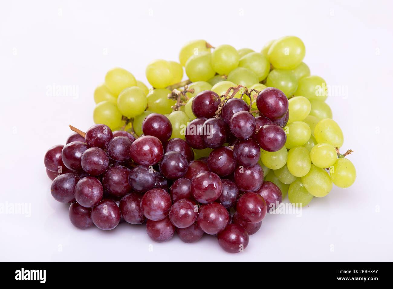 Red Green Grapes On White Background Stock Photo - Alamy