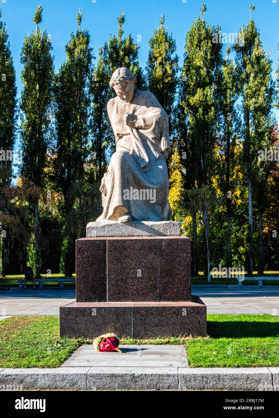 Sculpture – Motherland weeping for loss of sons – at the Soviet War ...