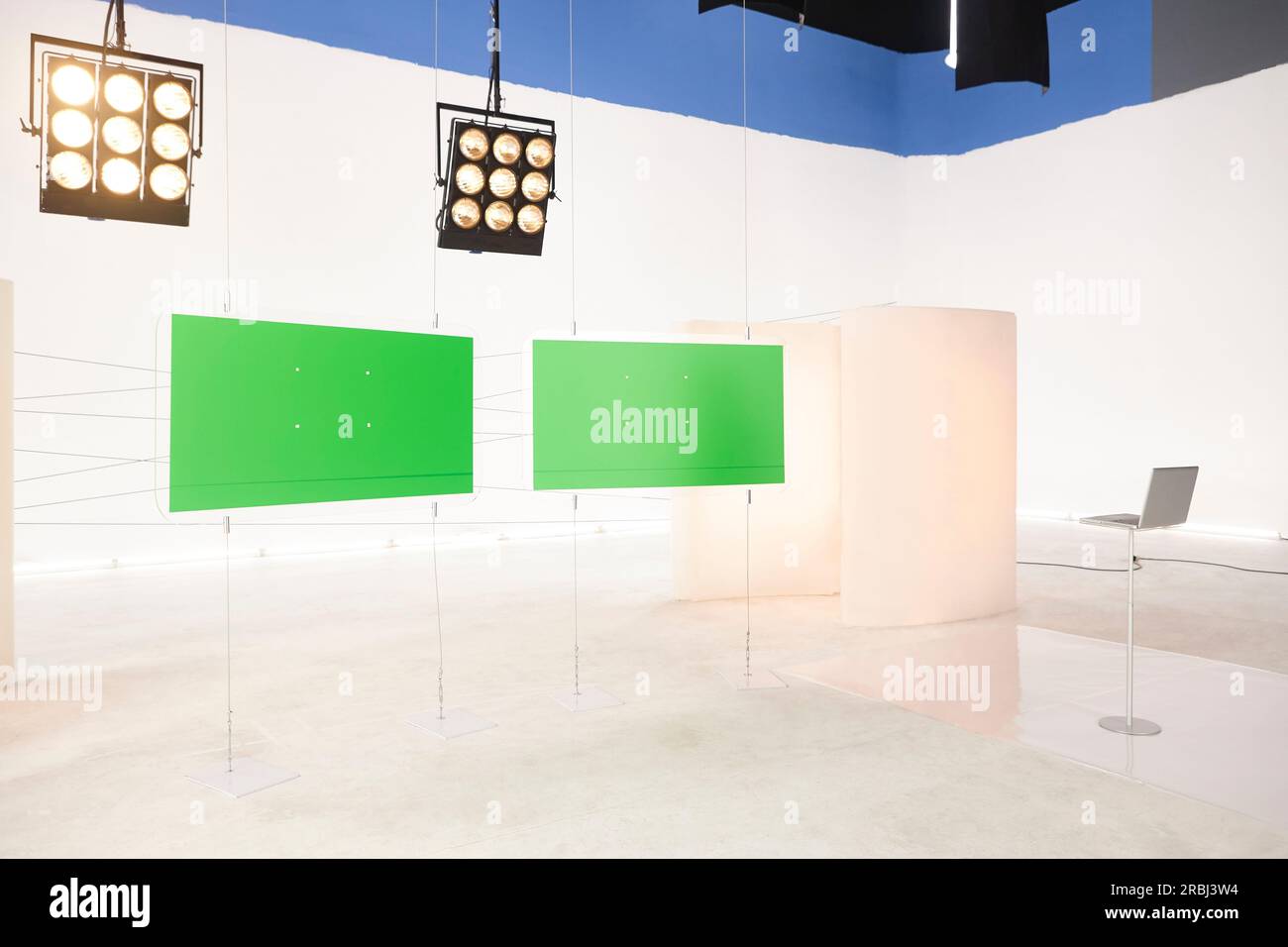 Outdoor shooting set cinema hi-res stock photography and images - Alamy