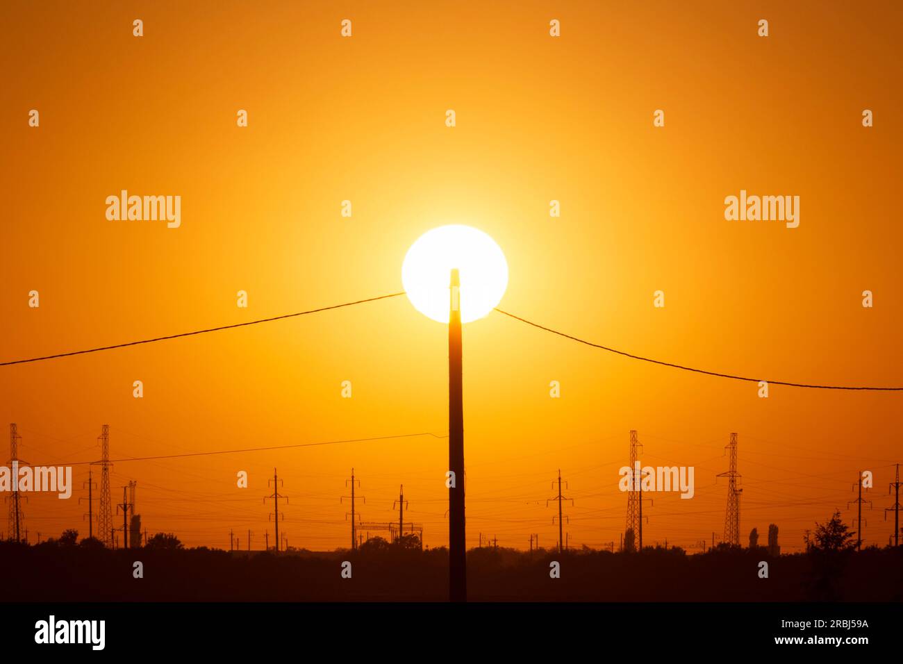 Light pole against sunset hi-res stock photography and images - Alamy