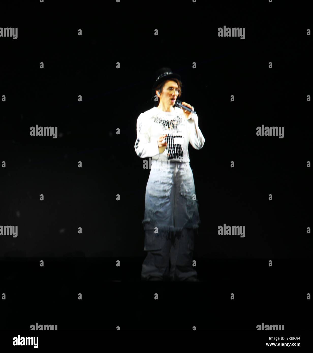 Taiwanese singer Terry Lin holds concert in Yichang City, central China ...