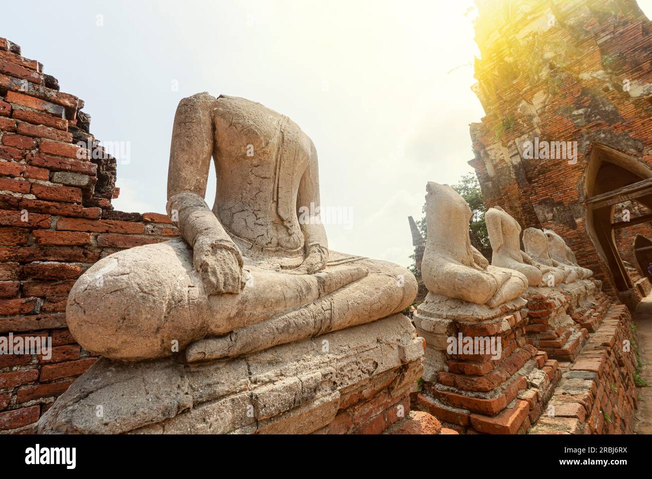 Statue without head hi-res stock photography and images - Alamy