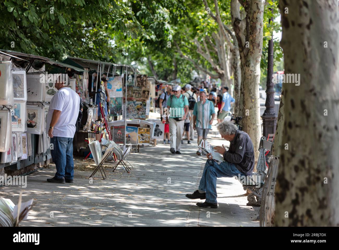 Bouquinistes hi-res stock photography and images - Alamy