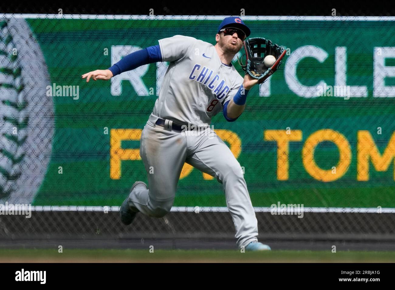Chicago Cubs' Ian Happ makes a running catch on an RBI sacrifice fly ...