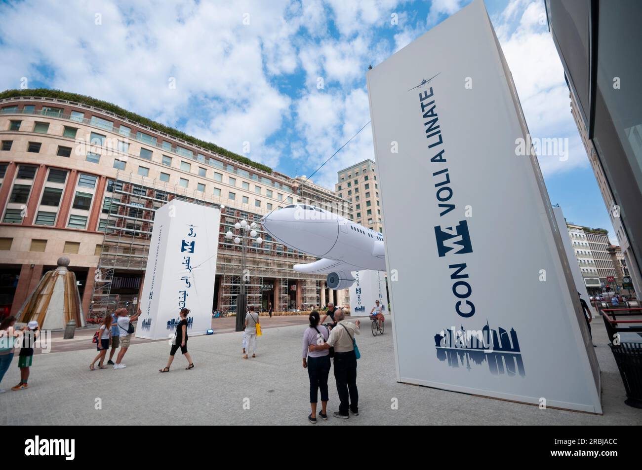 Day milan san babila square hi-res stock photography and images - Alamy