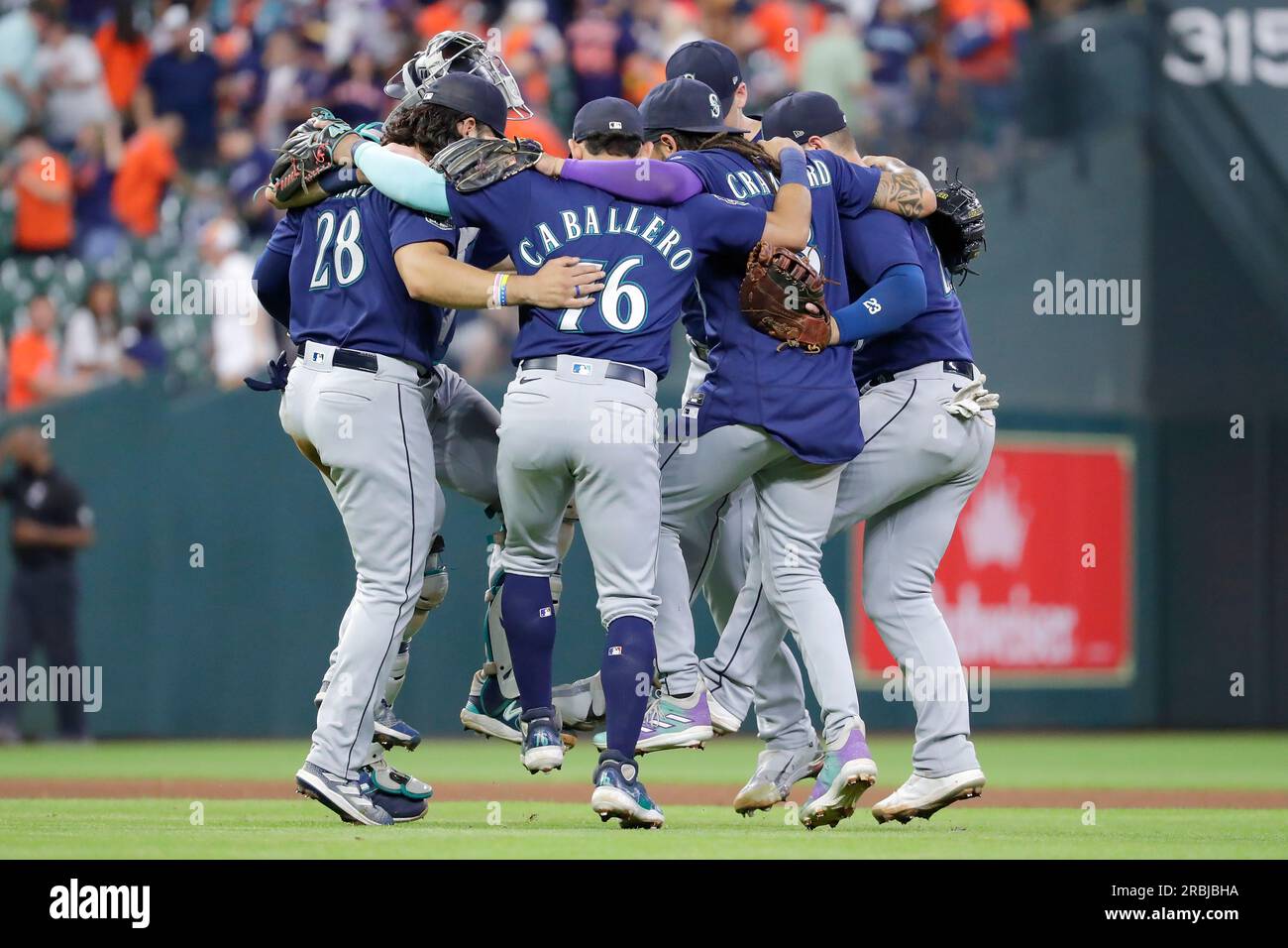 Seattle Mariners players dance in a circle after their win over the ...