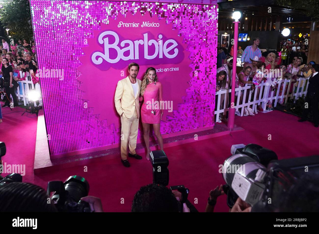 Actors Ryan Gosling and Margot Robbie pose for a photo on the red ...