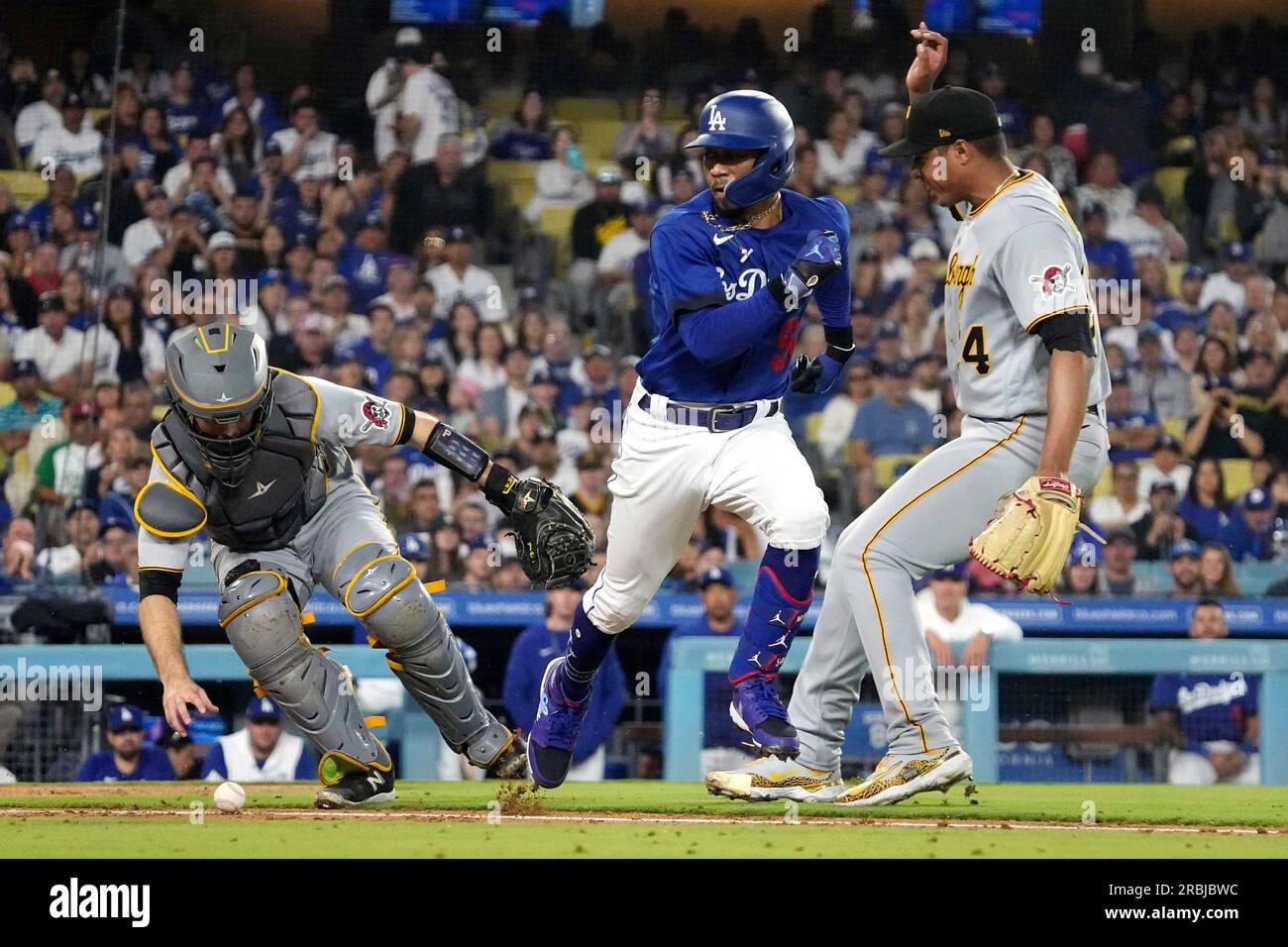 Los Angeles Dodgers' Mookie Betts, center, runs to first as Pittsburgh ...