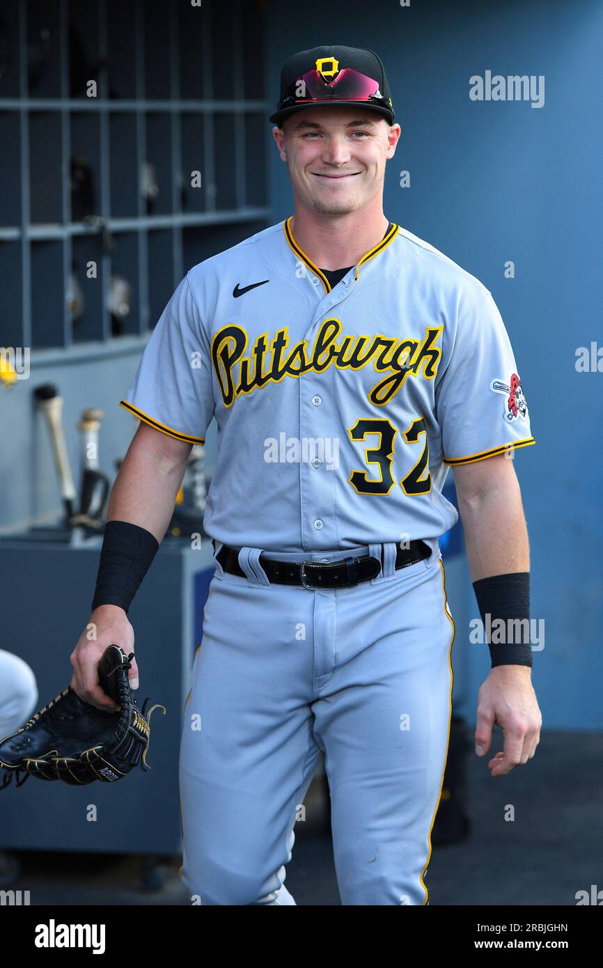 LOS ANGELES, CA - JULY 05: Pittsburgh Pirates right fielder Henry Davis ...