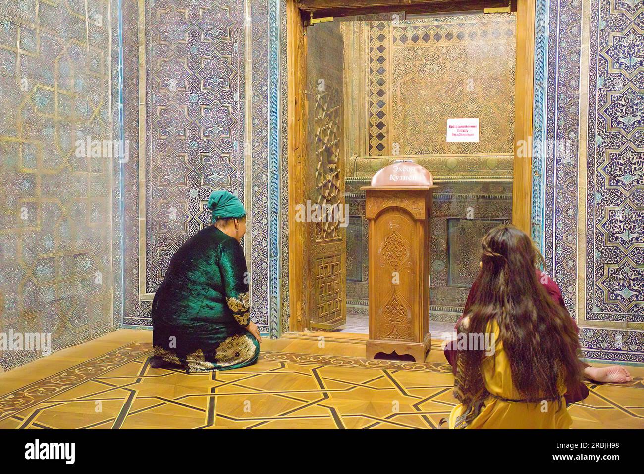 Hoping for something important Stock Photo - Alamy