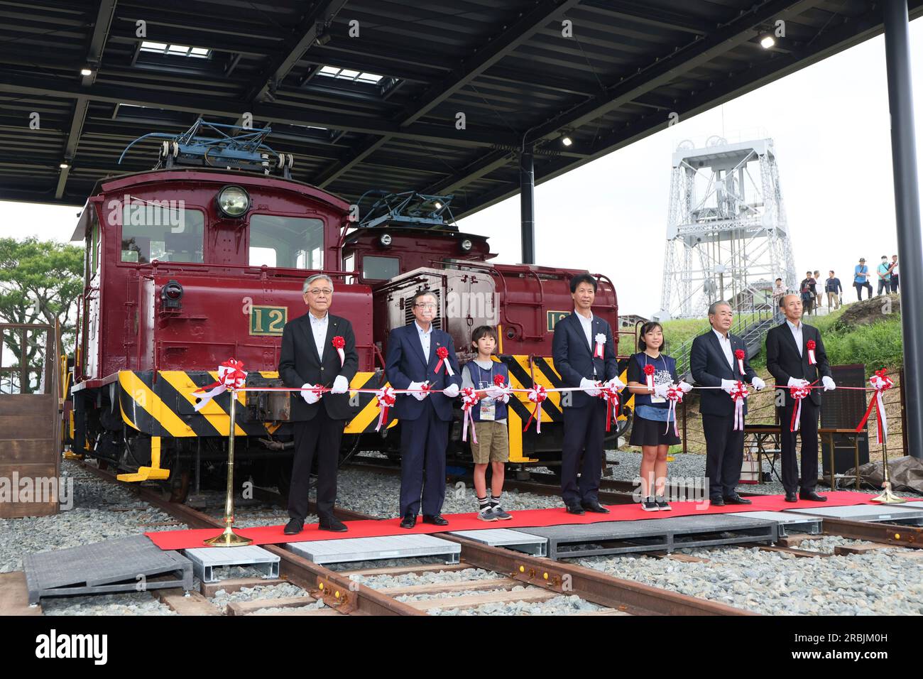 The electric locomotive of the "Coal Mine Train" is opened to the ...
