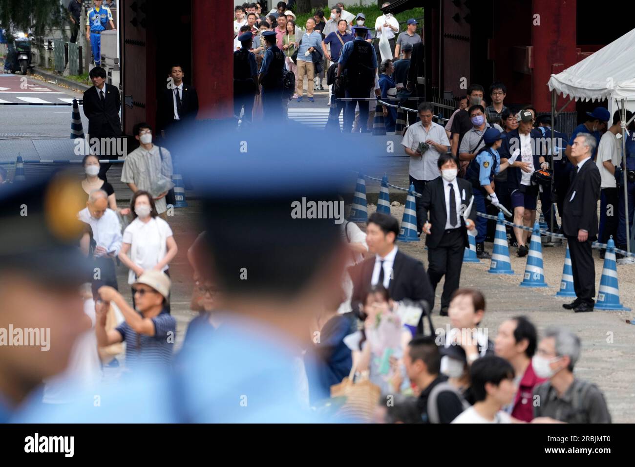 People walk to offer prayer for former Prime Minister Shinzo Abe at ...
